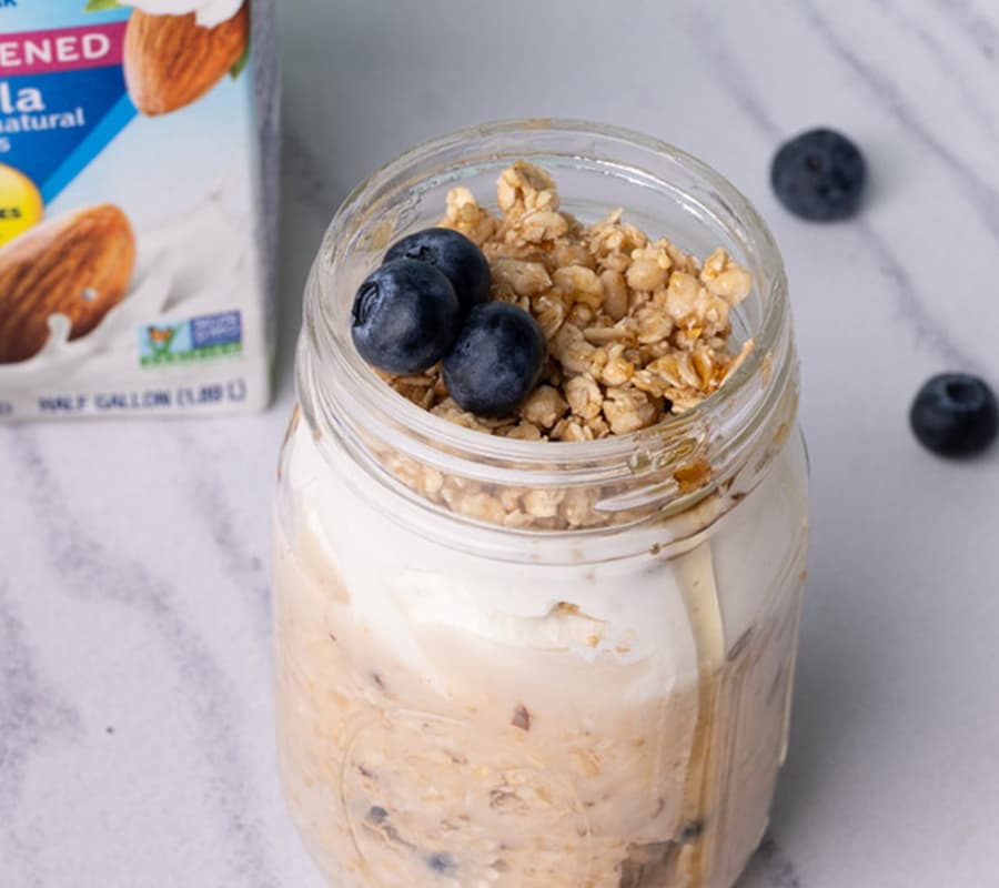 Blueberry Almond Overnight Oats | Blue Diamond